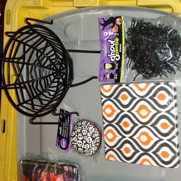 Holiday | 4 Pc Halloween Spider Bowl Set 8 24pc Spiders New | Poshmark